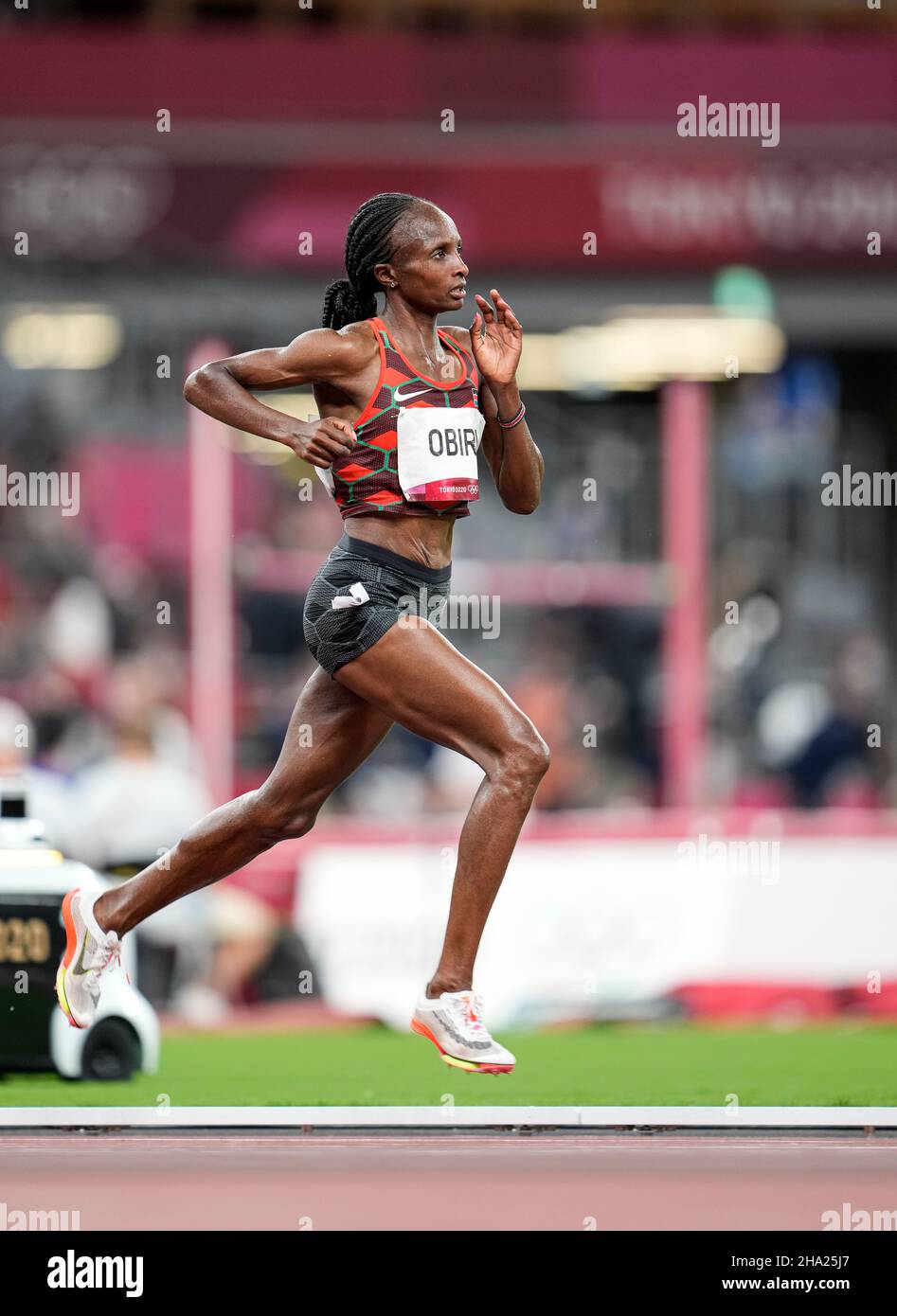 Hellen Obiri competing in the 10,000 meters of the 2020 Tokyo Olympics ...
