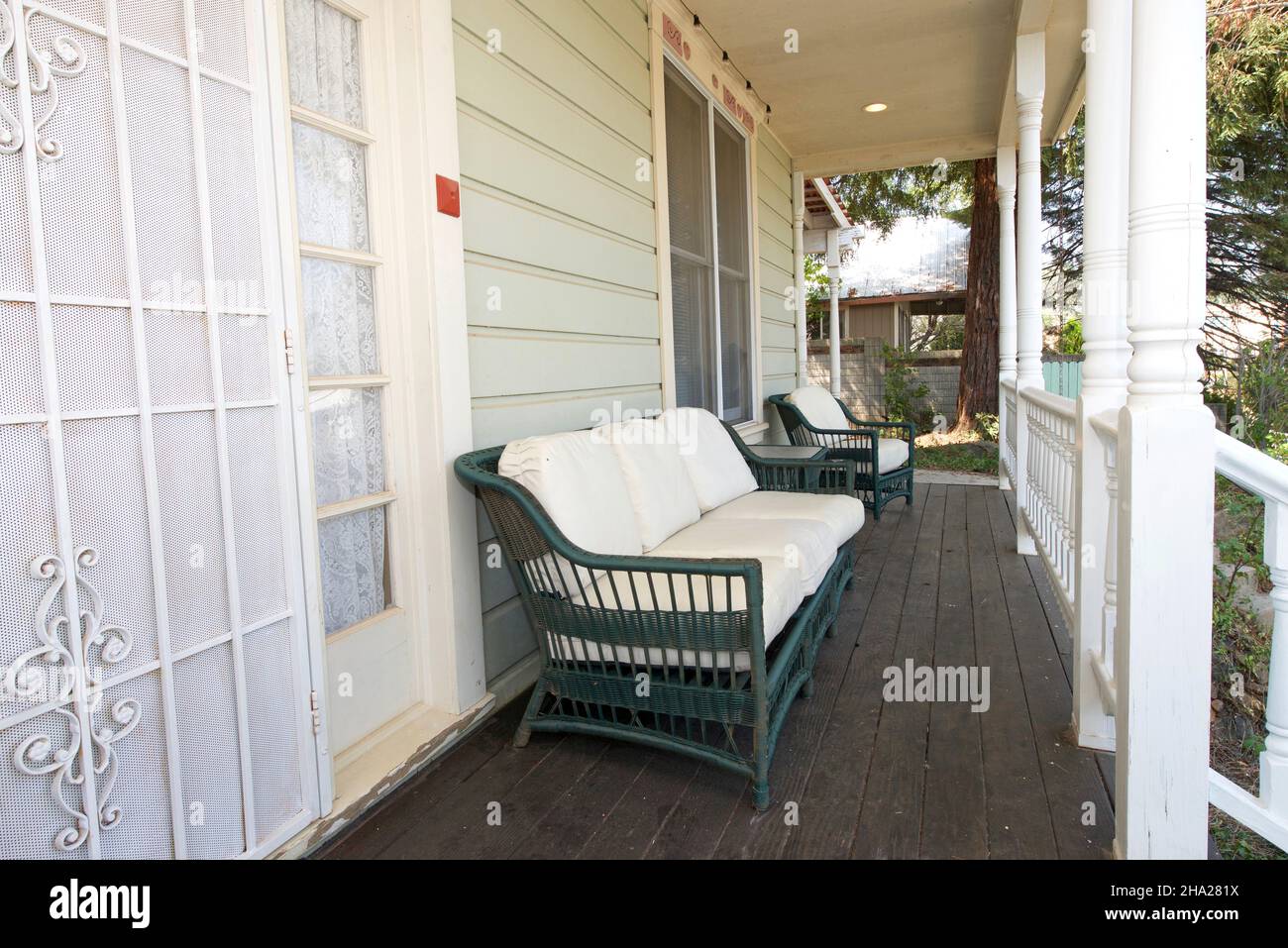 Victorian bench design hi-res stock photography and images - Alamy