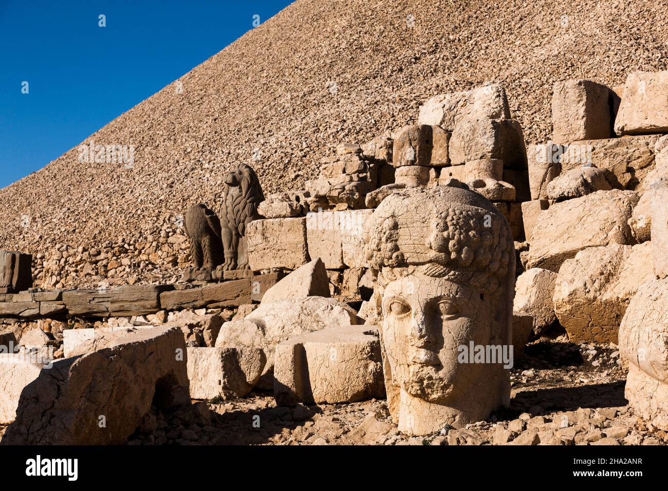 Mount Nemrut, Nemrut Dagi, head statue of goddess Tyche at west terrace ...