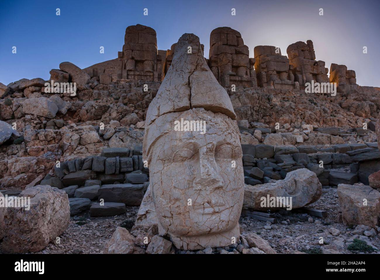 Mount Nemrut, Nemrut Dagi, head statue of king Antiochus I at east ...