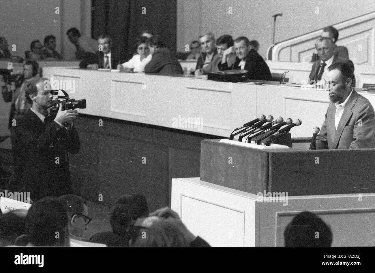 Warszawa, 1981-07-18. Obrady IX Nadzwyczajnego Zjazdu odbywa³y siê w ...