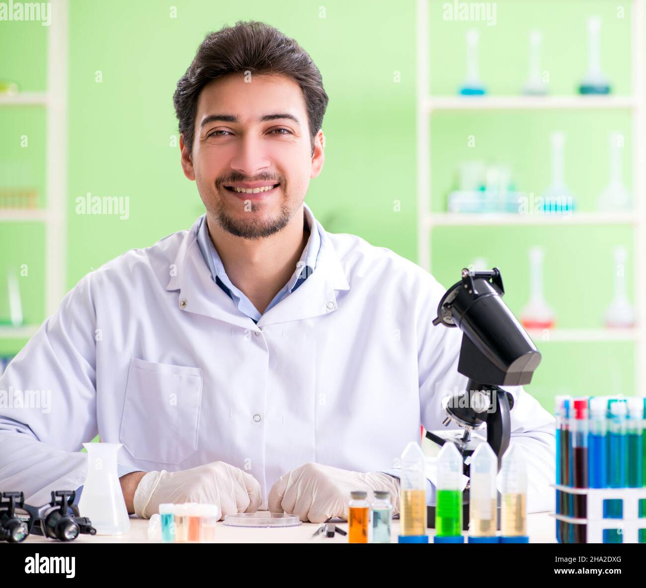 The man chemist working in the lab Stock Photo - Alamy