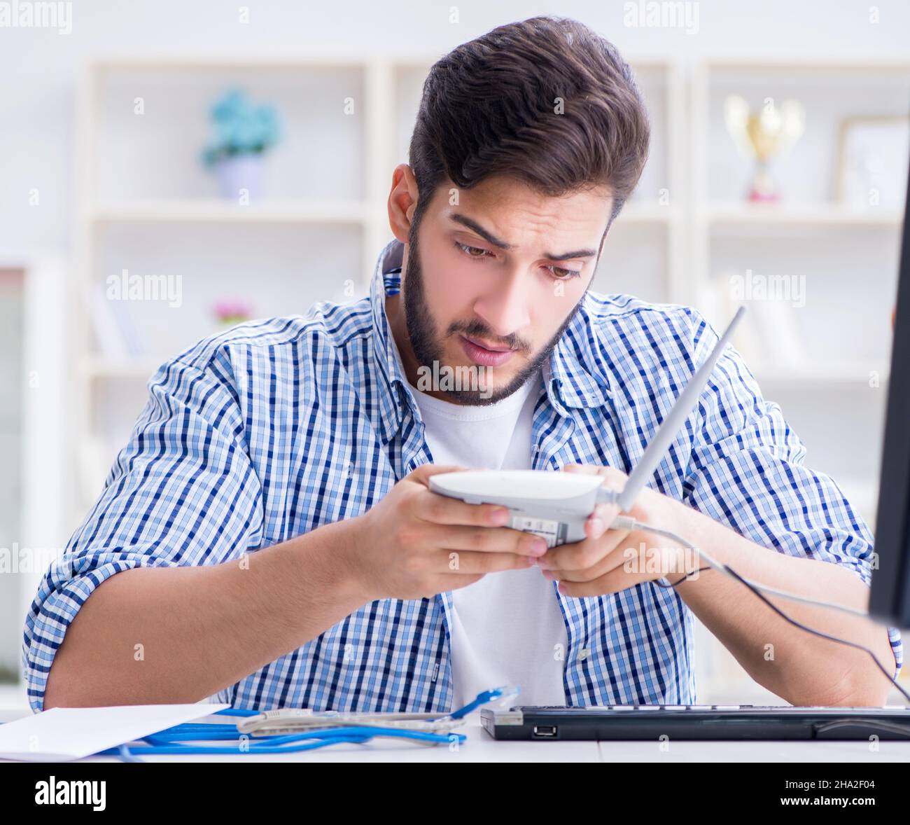 Weak internet signal hi-res stock photography and images - Alamy