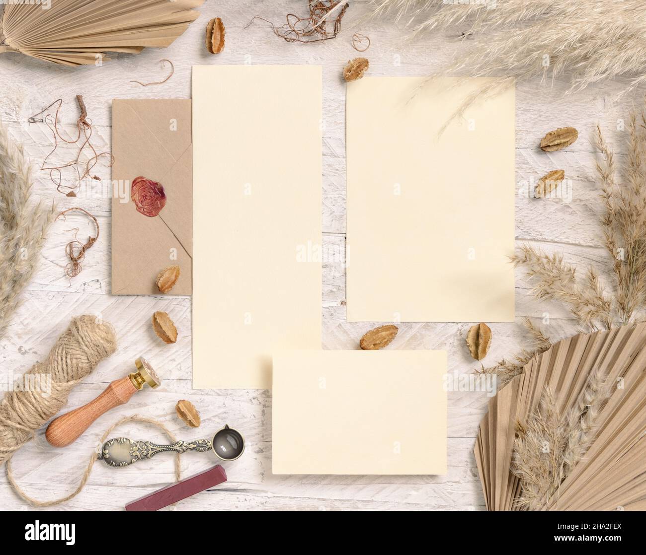 Flat lay suite hi-res stock photography and images - Alamy