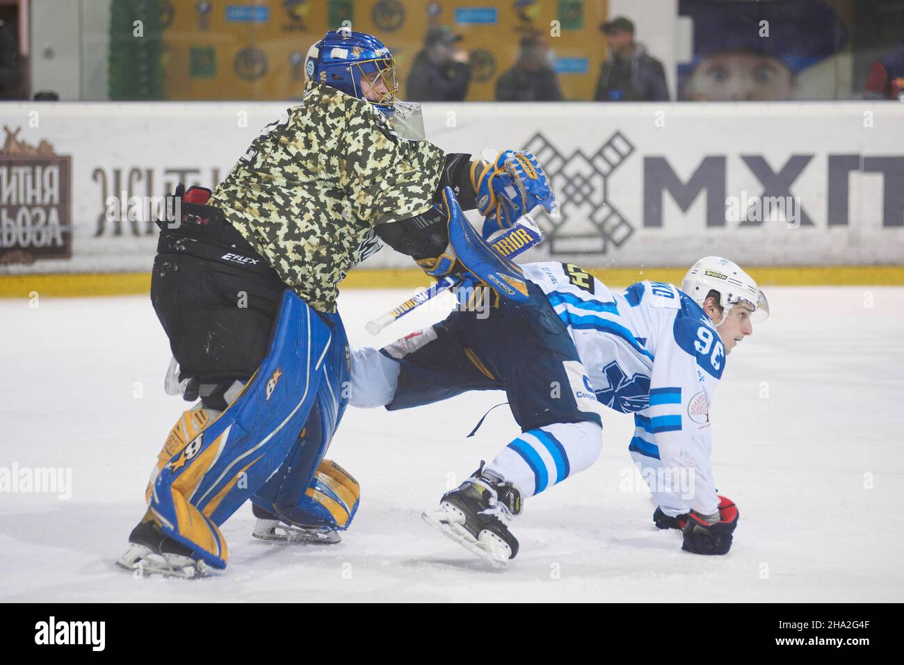 KHARKIV, UKRAINE - DECEMBER 9, 2021: The hockey match of Ukrainian ...