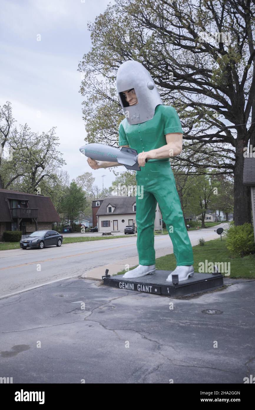 Wilmington, Illinois, USA Gemini Giant, a muffler man on U.S. Route 66 ...