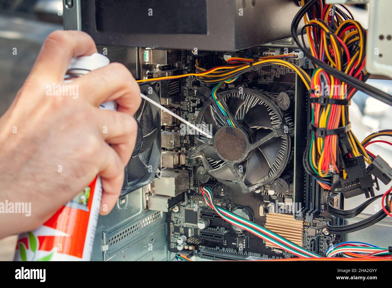 Man cleaning computer fan hi-res stock photography and images - Alamy