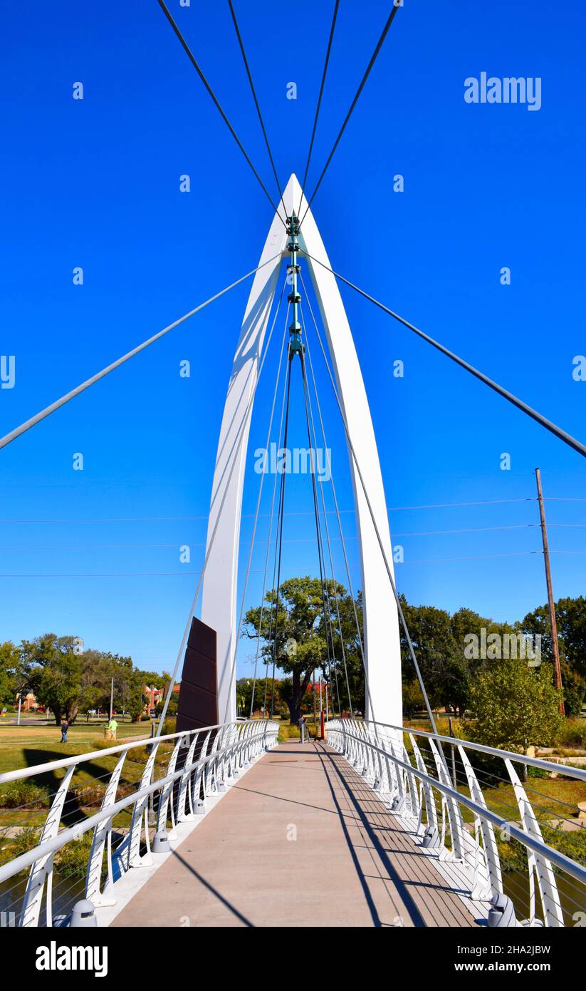Bridge symmetry hi-res stock photography and images - Alamy