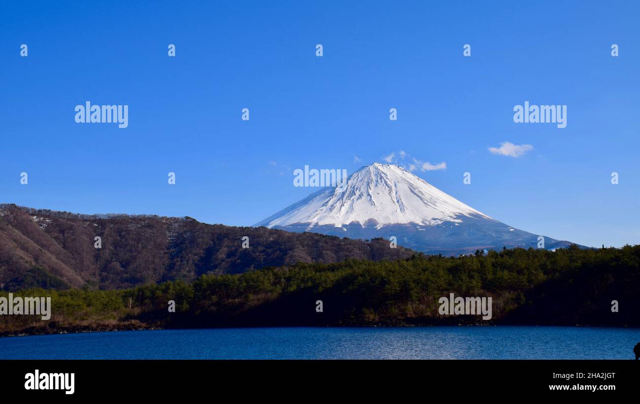 Mt. Fuji with snow cap Stock Photo - Alamy