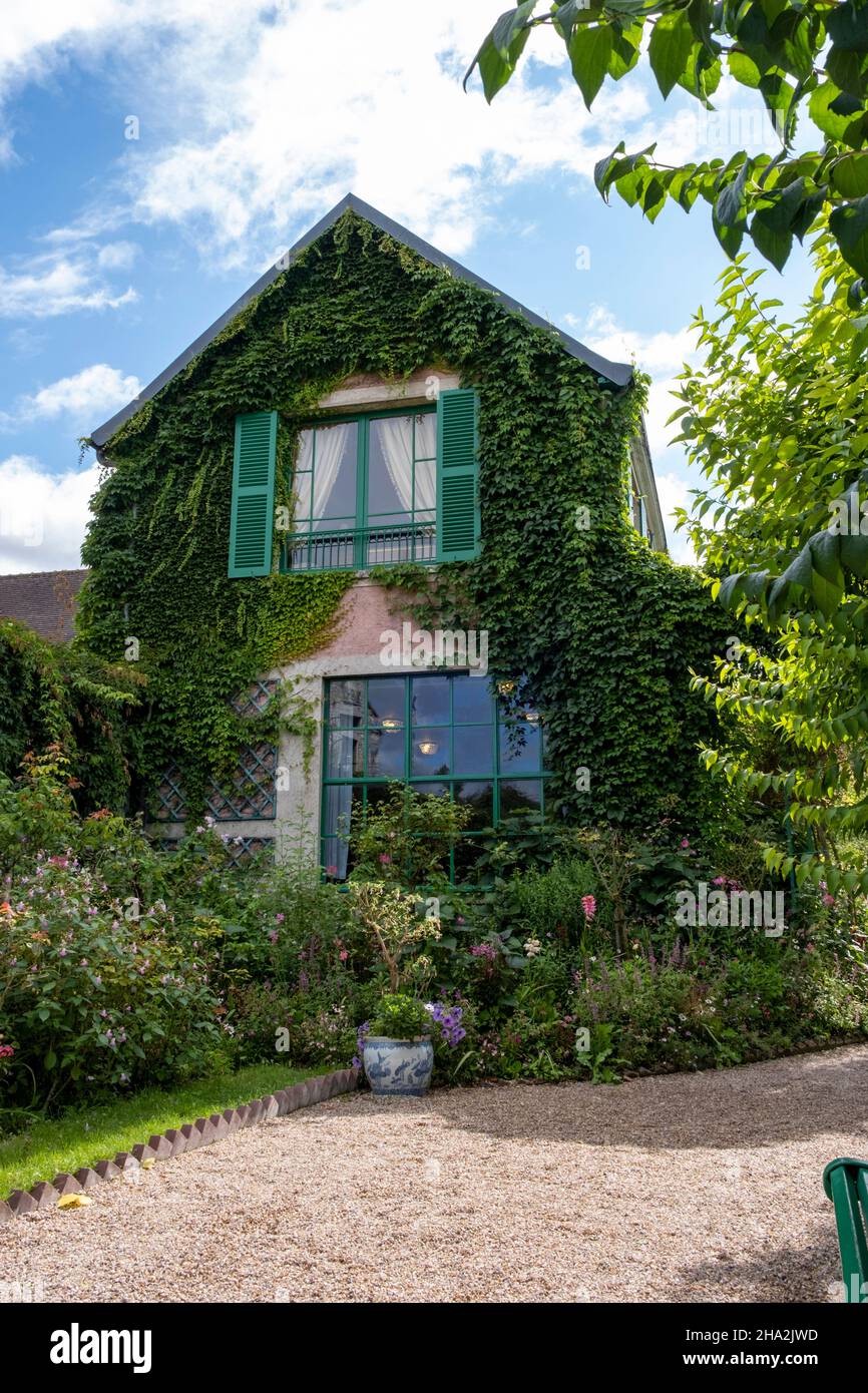 Monet garden giverny tourists hi-res stock photography and images - Alamy