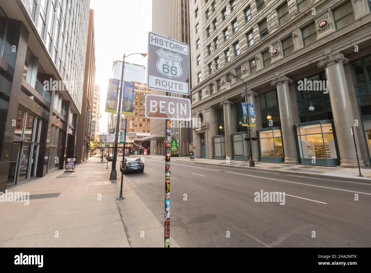 Chicago, Illinois, USA Historic Route 66 Begin Sign Stock Photo - Alamy