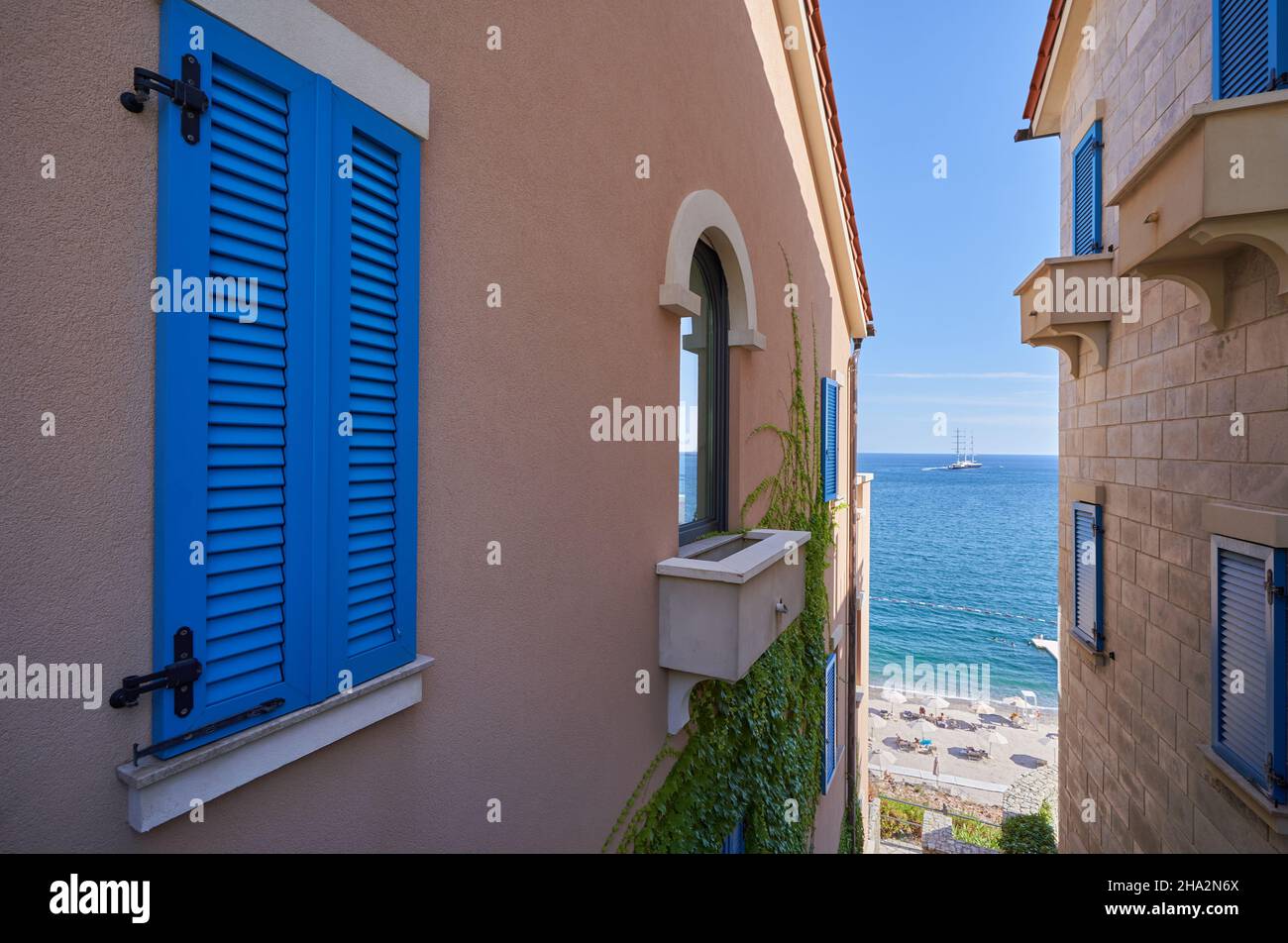 Building sea walls hi-res stock photography and images - Alamy