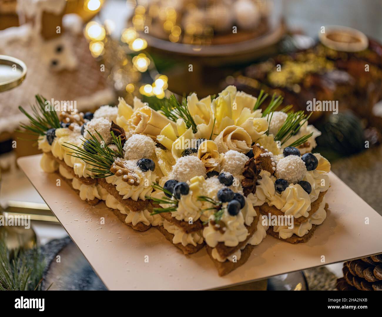Creamy sweet cake hi-res stock photography and images - Alamy