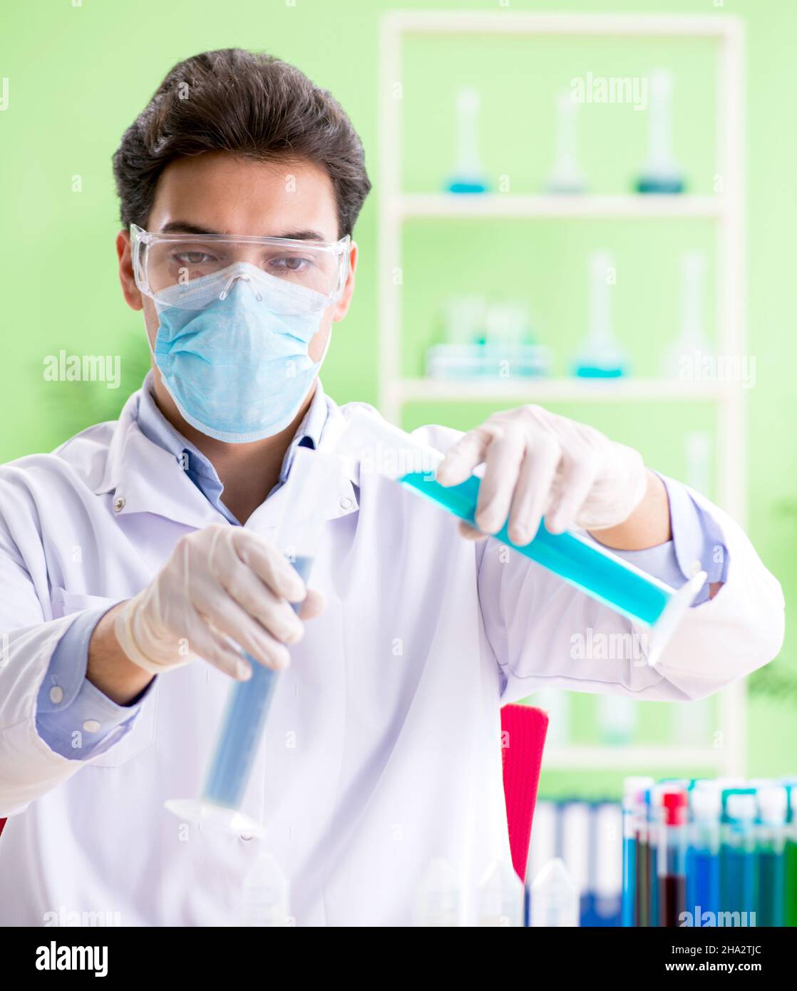 The man chemist working in the lab Stock Photo - Alamy