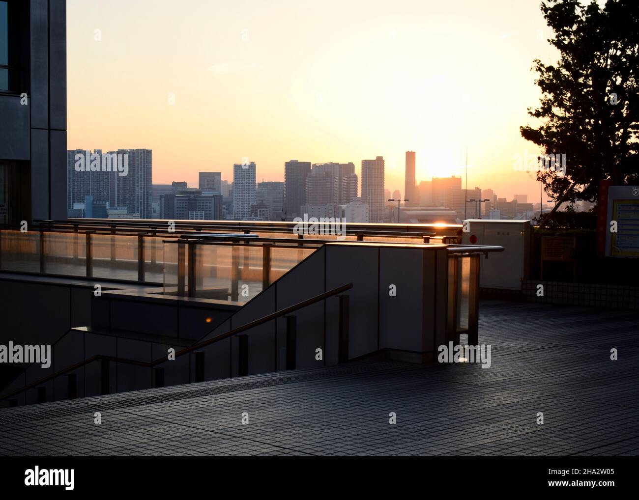 Tokyo skyline daytime hi-res stock photography and images - Alamy
