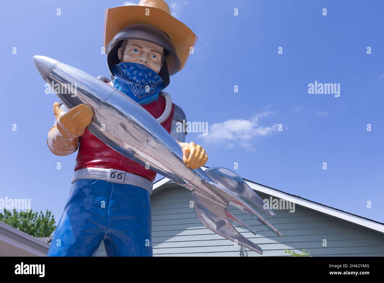 Tulsa, Oklahoma, Buck Adam's Cosmic Curios- Muffler man holding a ...