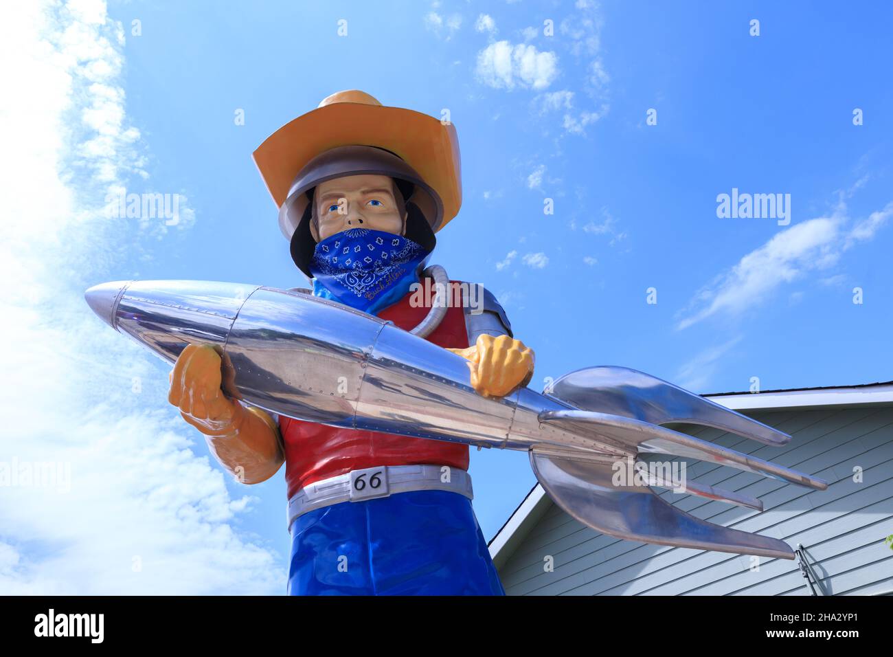 Tulsa, Oklahoma, Buck Adam's Cosmic Curios- Muffler man holding a ...