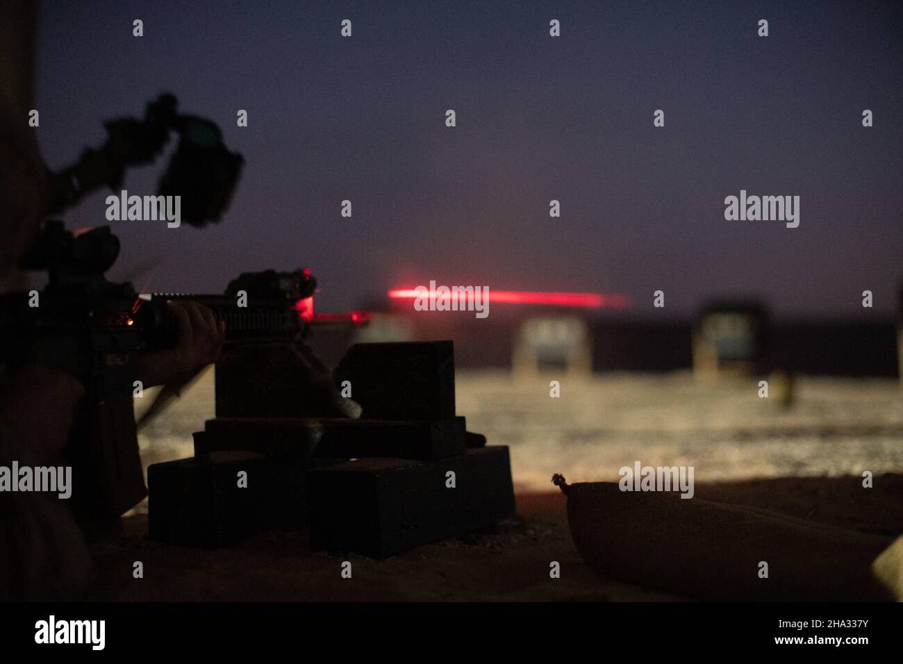 211129-M-VW477-1313 UDARI RANGE COMPLEX, Kuwait (Nov. 29, 2021) Marine ...