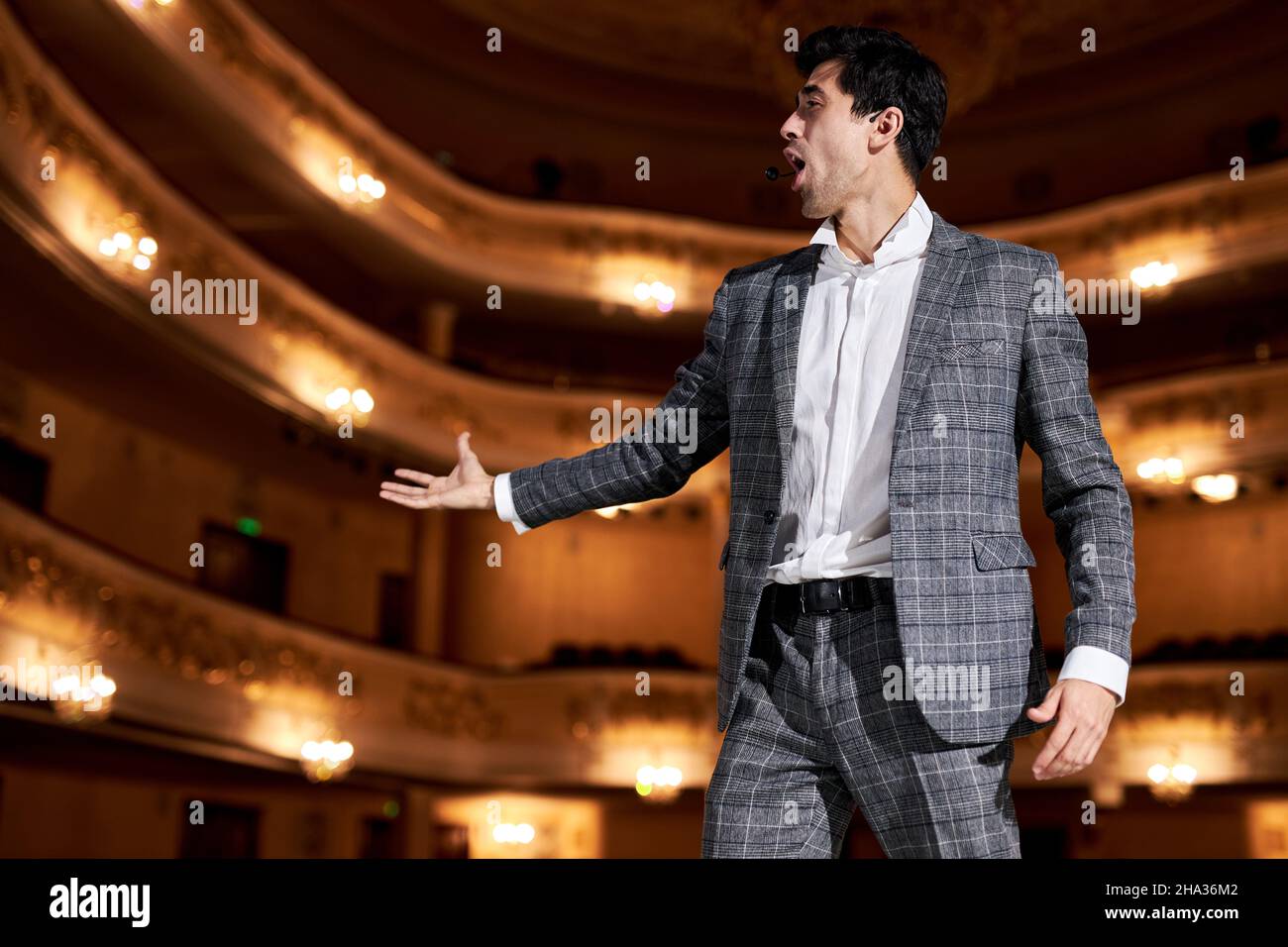 Classic singer on theater stage hi-res stock photography and images - Alamy