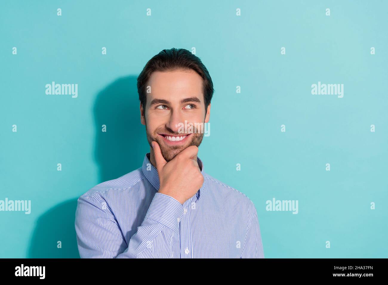 Photo of clever guy finger chin look empty space create best decision ...