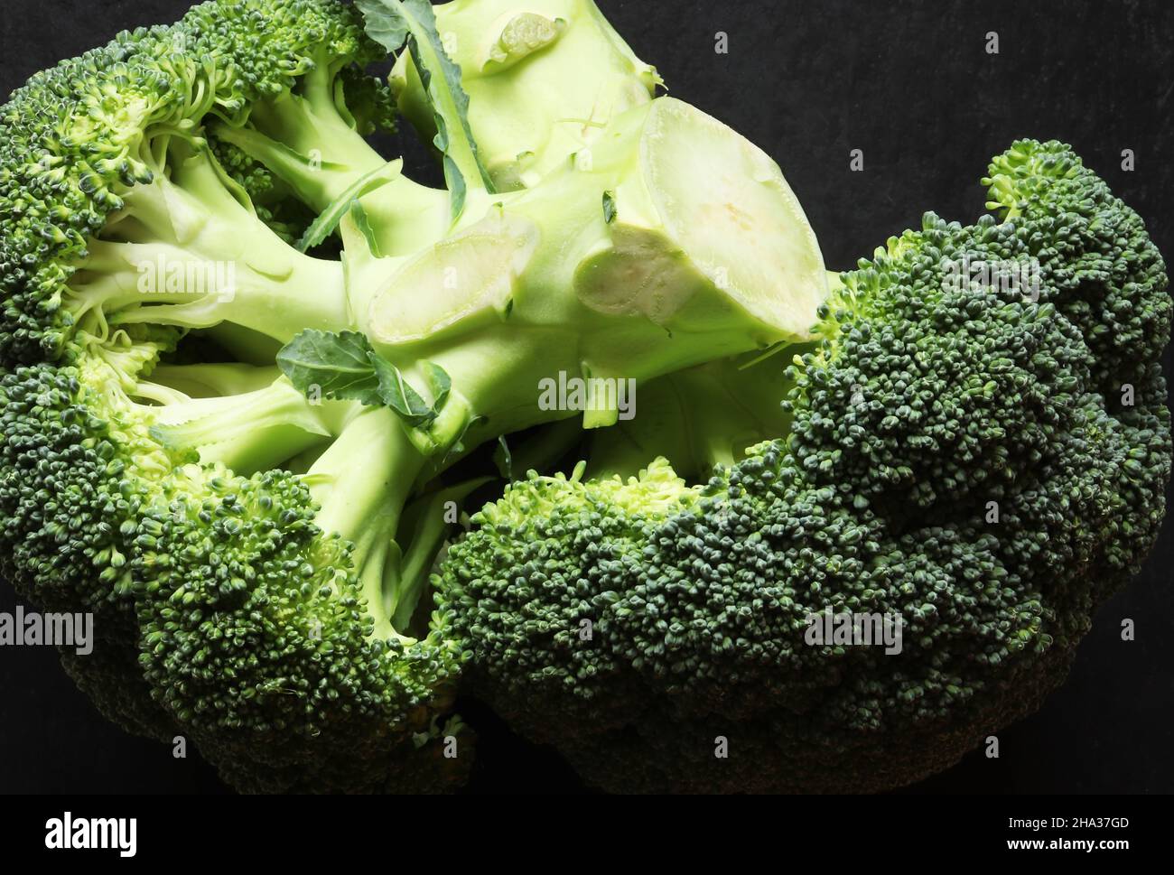 Broccoli bunches hi-res stock photography and images - Alamy