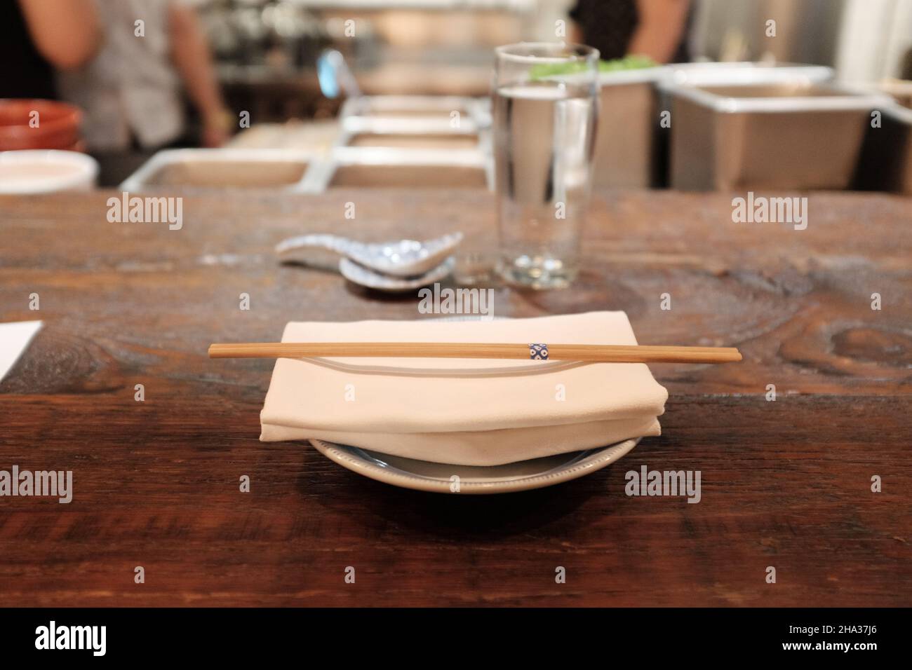 Empty wooden plate for sushi Stock Photo - Alamy