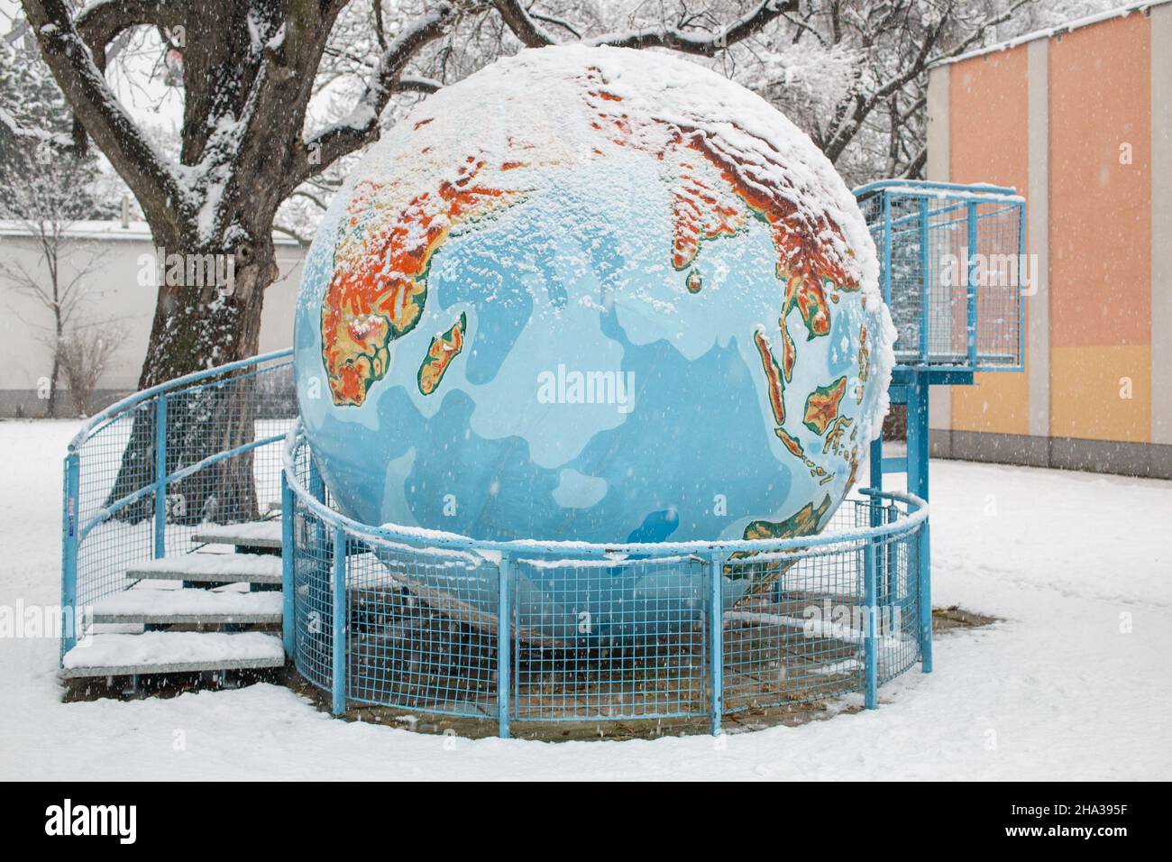 Snow earth hi-res stock photography and images - Alamy