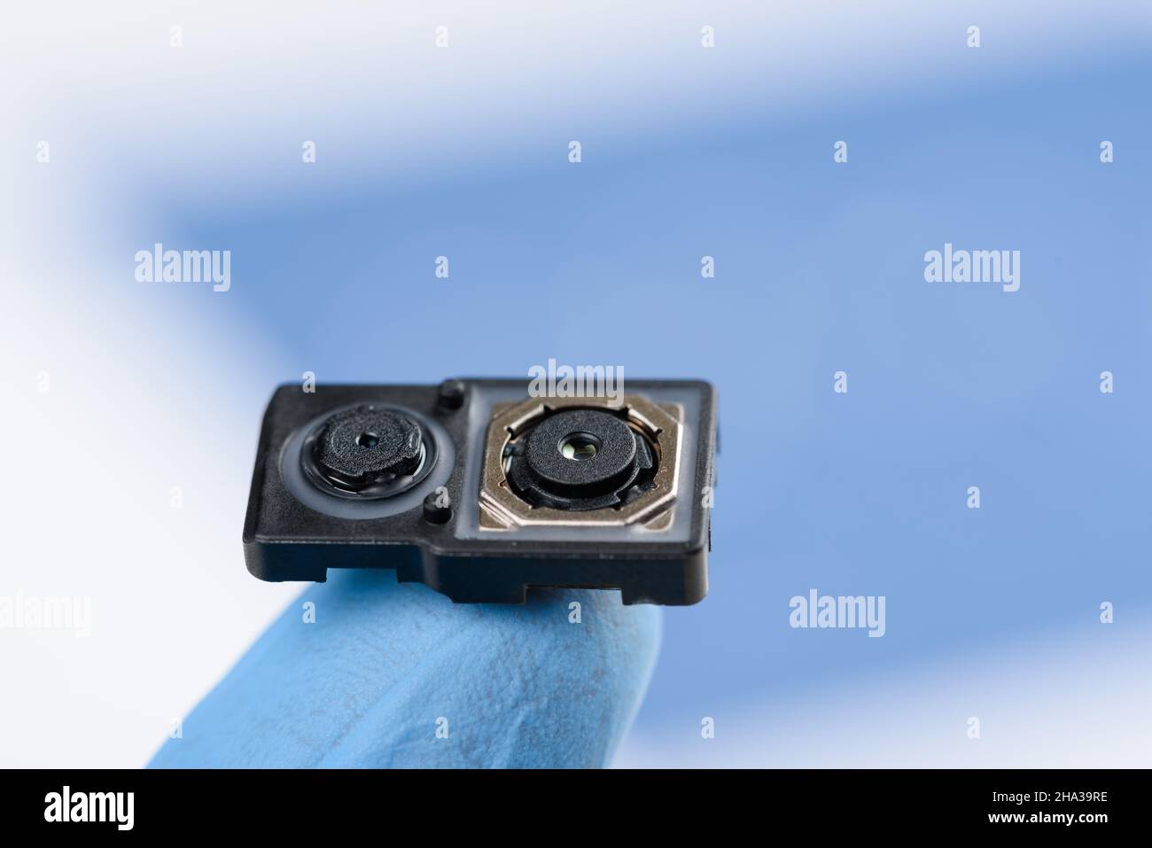 Hand on camera lens hi-res stock photography and images - Alamy