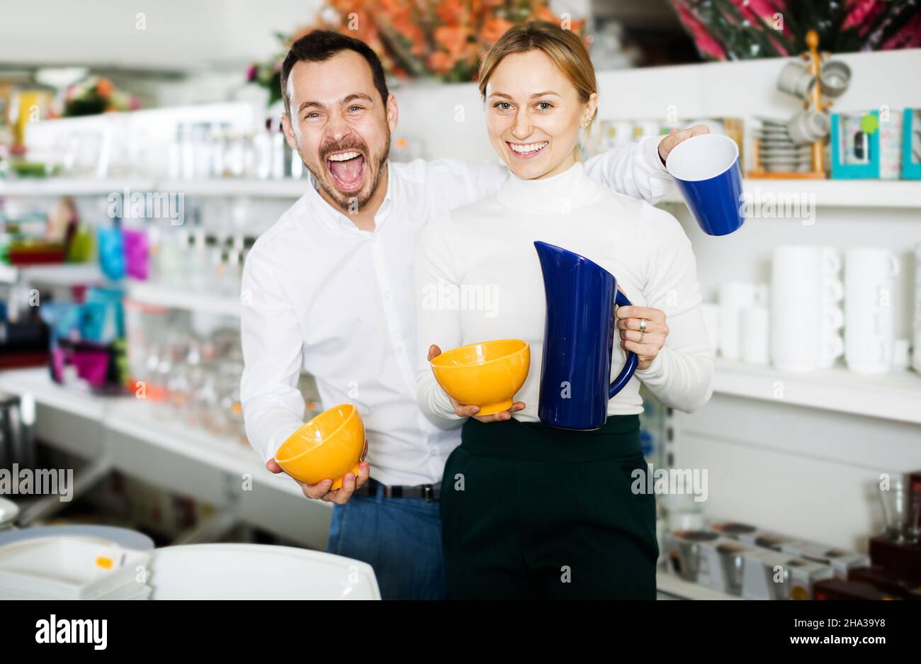 Couple choosing new crockery in dinnerware store Stock Photo - Alamy