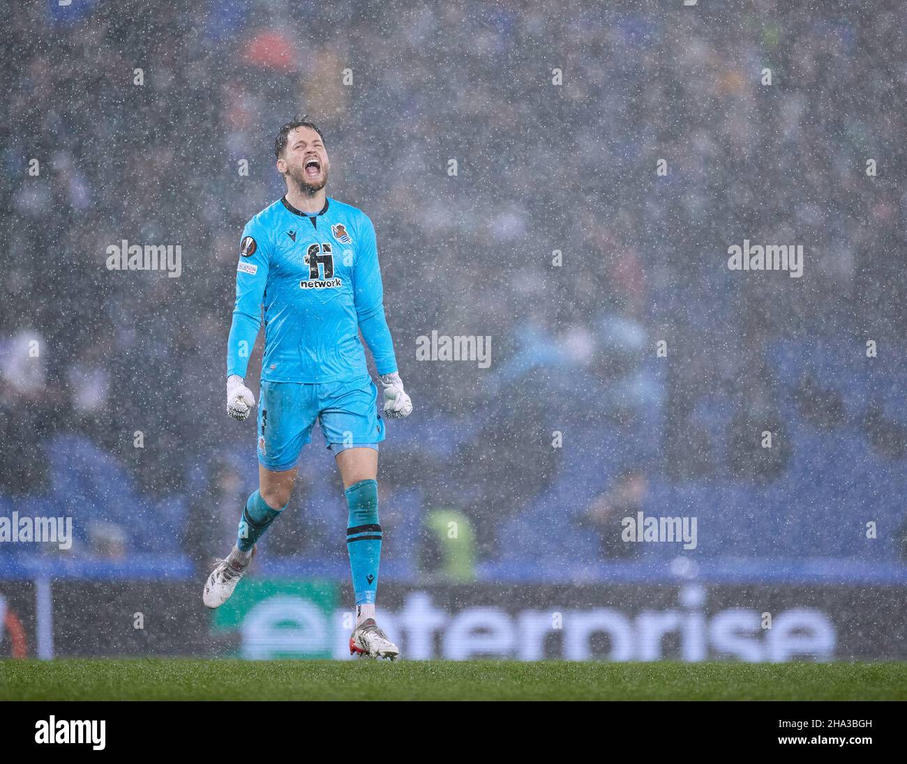 SAN SEBASTIAN, SPAIN - DECEMBER 09: Alex Remiro of Real Sociedad ...