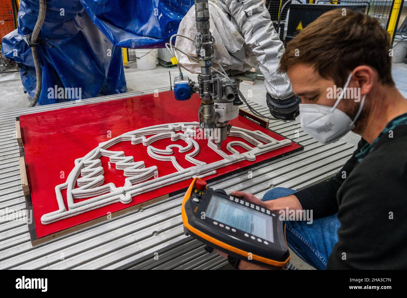 10 December 2021, Saxony, Chemnitz: Enrico Rudolph from the research ...