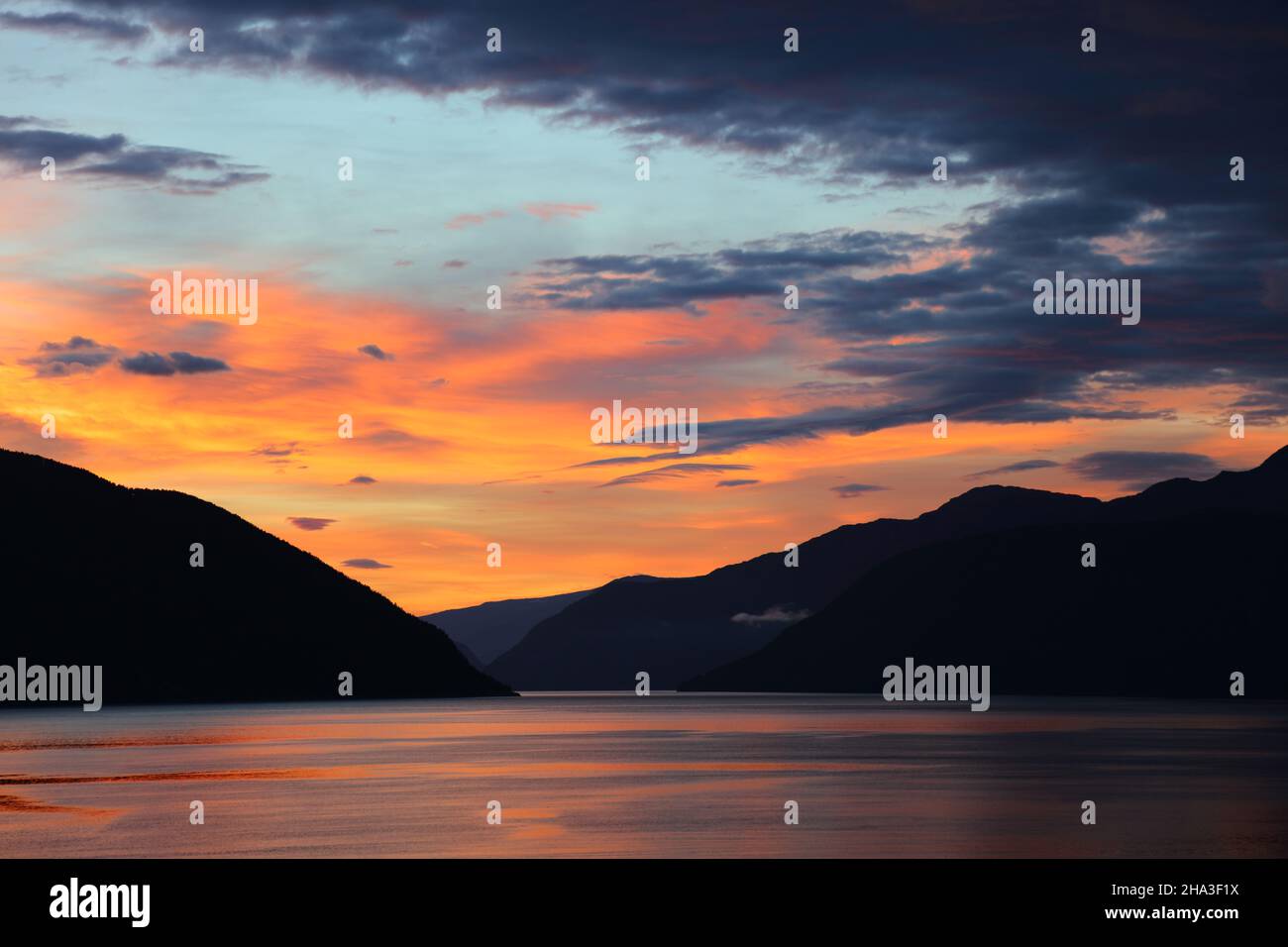 Sonnenaufgang - Sognefjord bei Fresvik / Sunrise - Sognefjorden near ...