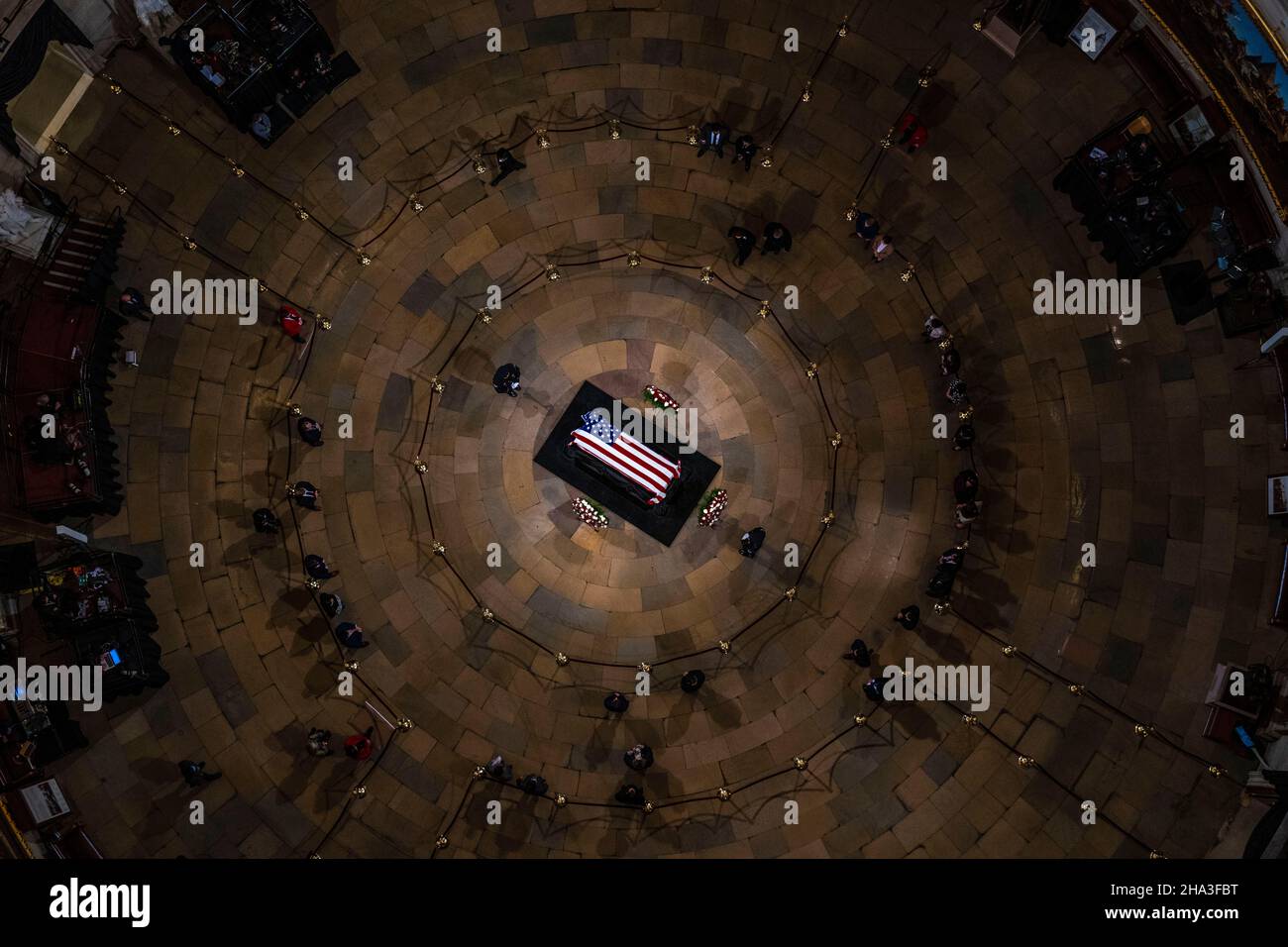 The casket of former Sen. Bob Dole lies in state in the Rotunda of the ...