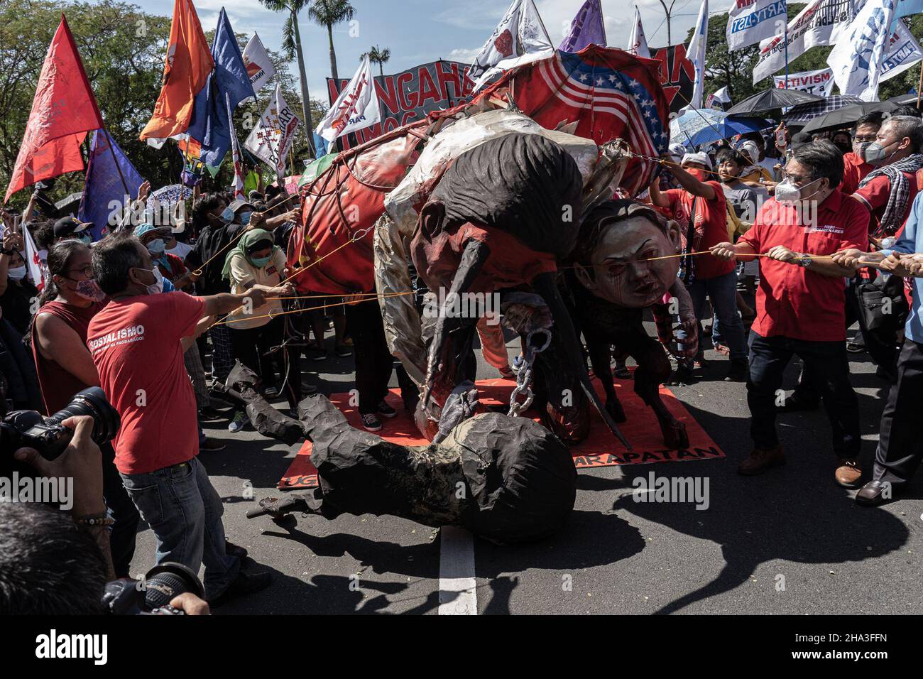 Metro Manila, Philippines. 10th Dec, 2021. Activists destroys the ...