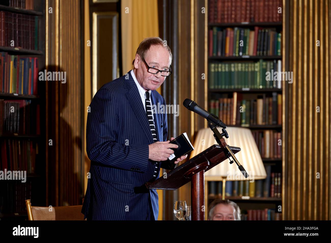 John lloyd qi hi-res stock photography and images - Alamy