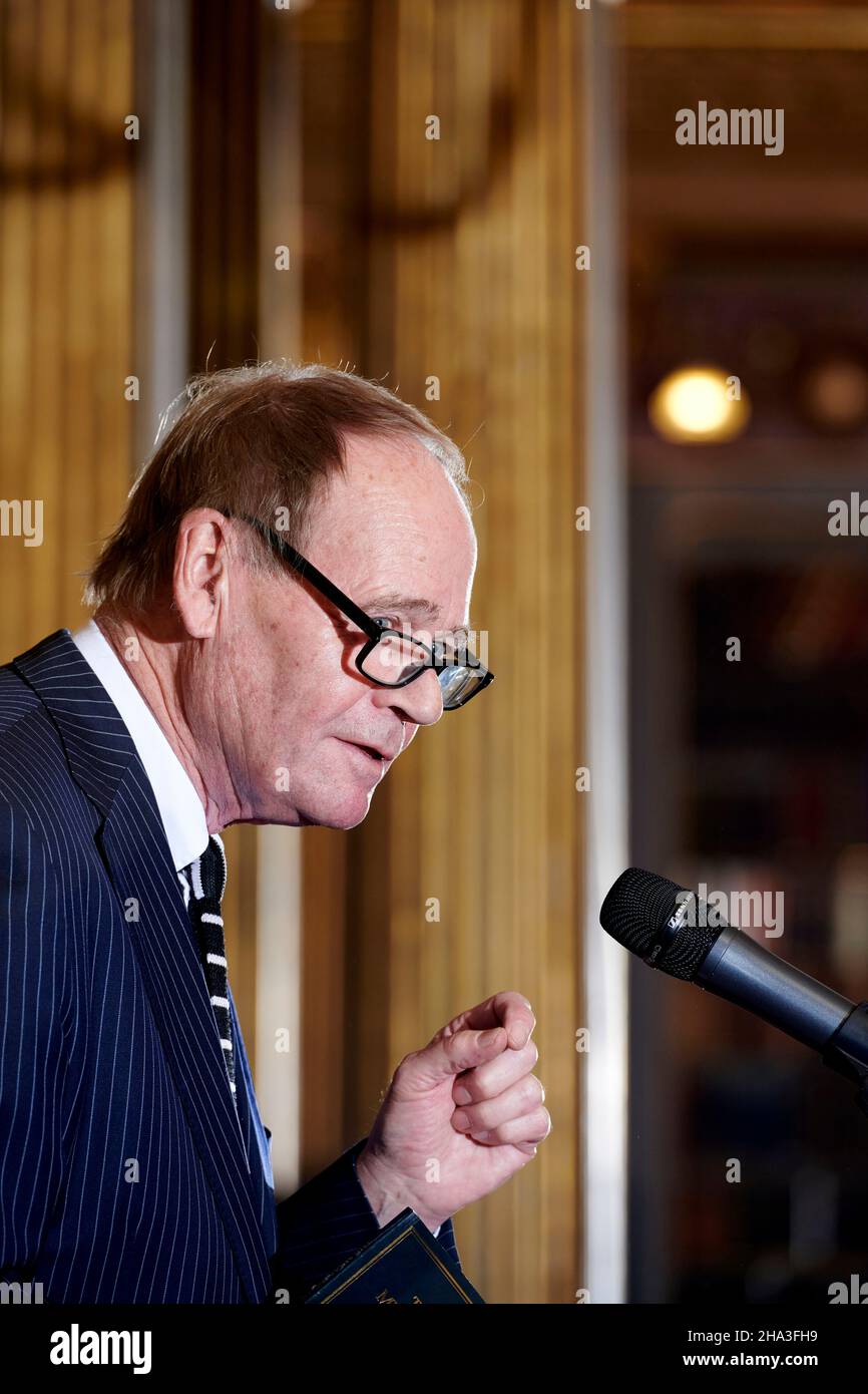 John lloyd qi hi-res stock photography and images - Alamy