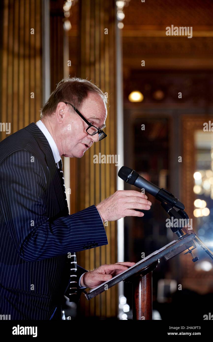 John lloyd qi hi-res stock photography and images - Alamy