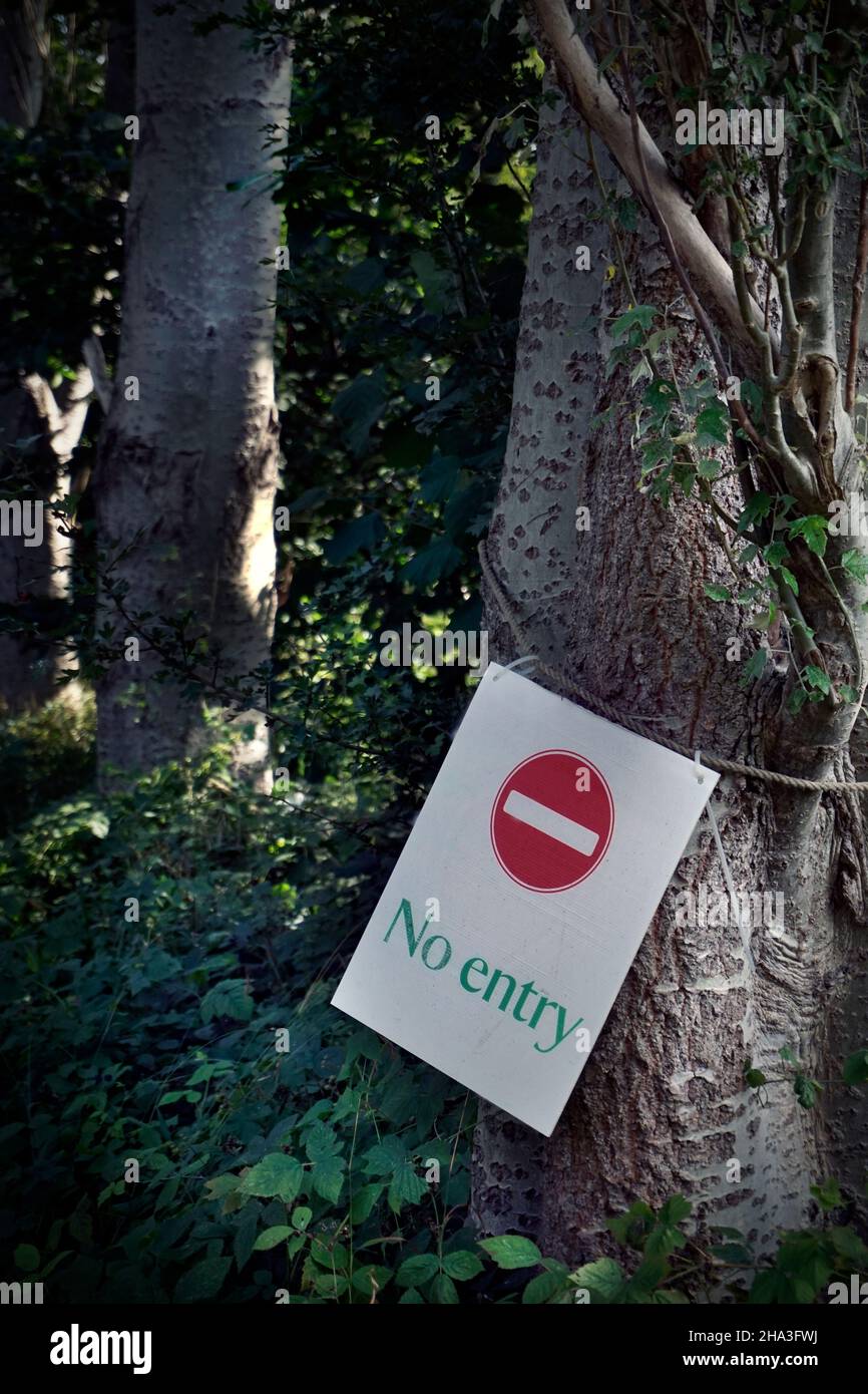 no entry sign on private woodland Stock Photo - Alamy