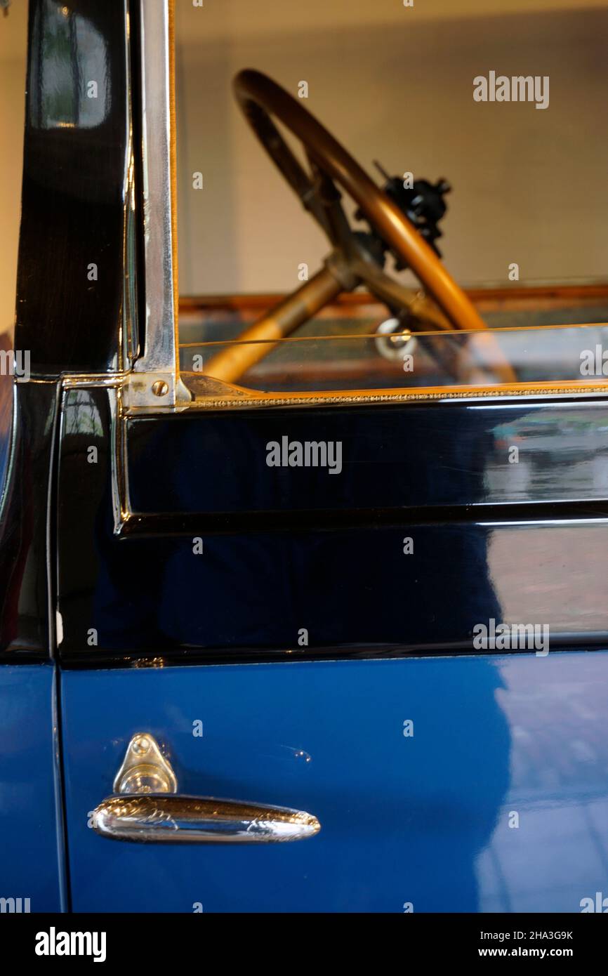 Coach built car hi-res stock photography and images - Alamy