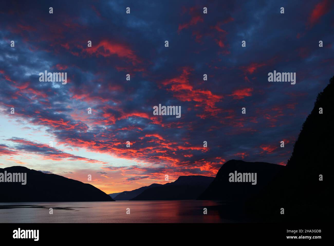 Sonnenaufgang - Sognefjord bei Fresvik / Sunrise - Sognefjorden near ...