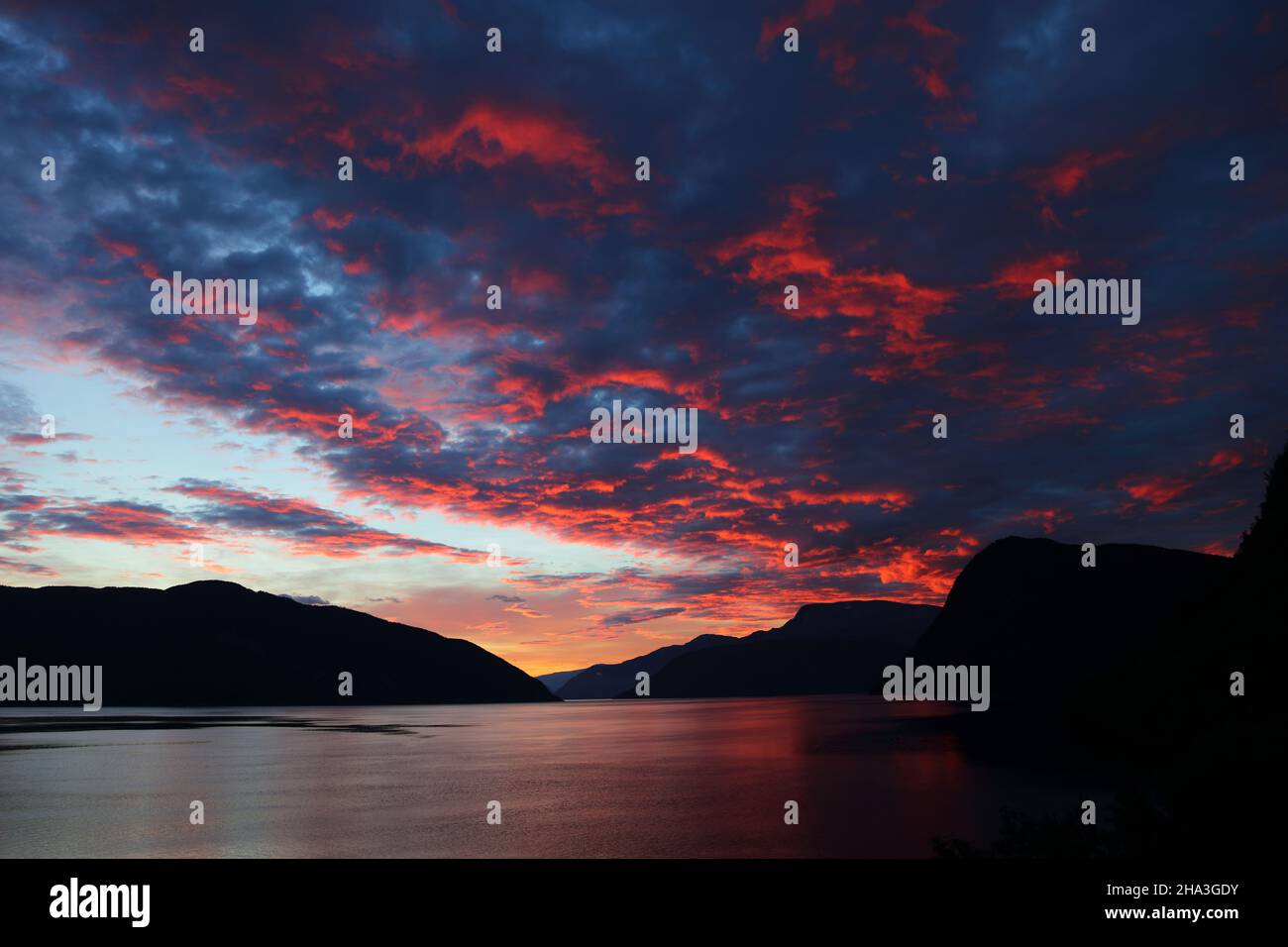 Sonnenaufgang - Sognefjord bei Fresvik / Sunrise - Sognefjorden near ...