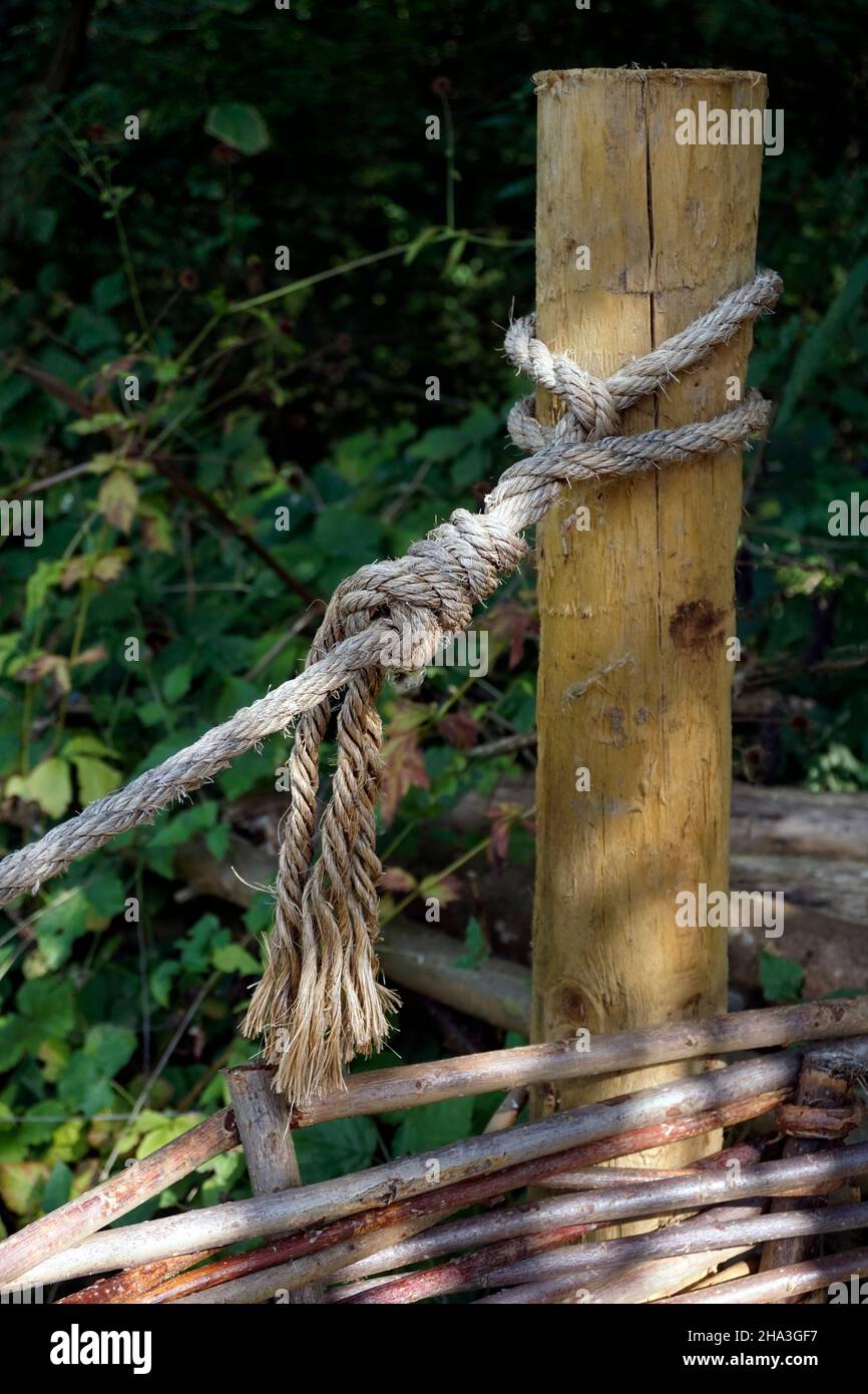 Garden fencing hi-res stock photography and images - Alamy