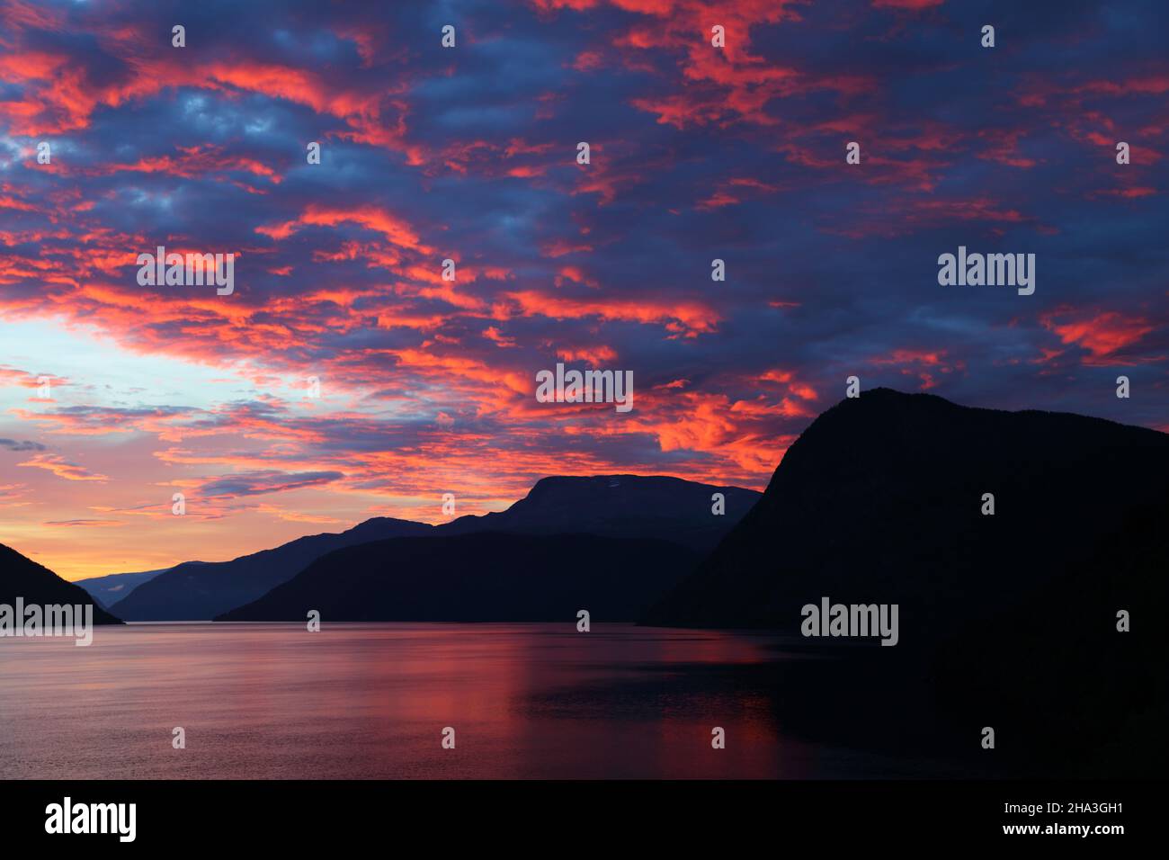Sonnenaufgang - Sognefjord bei Fresvik / Sunrise - Sognefjorden near ...