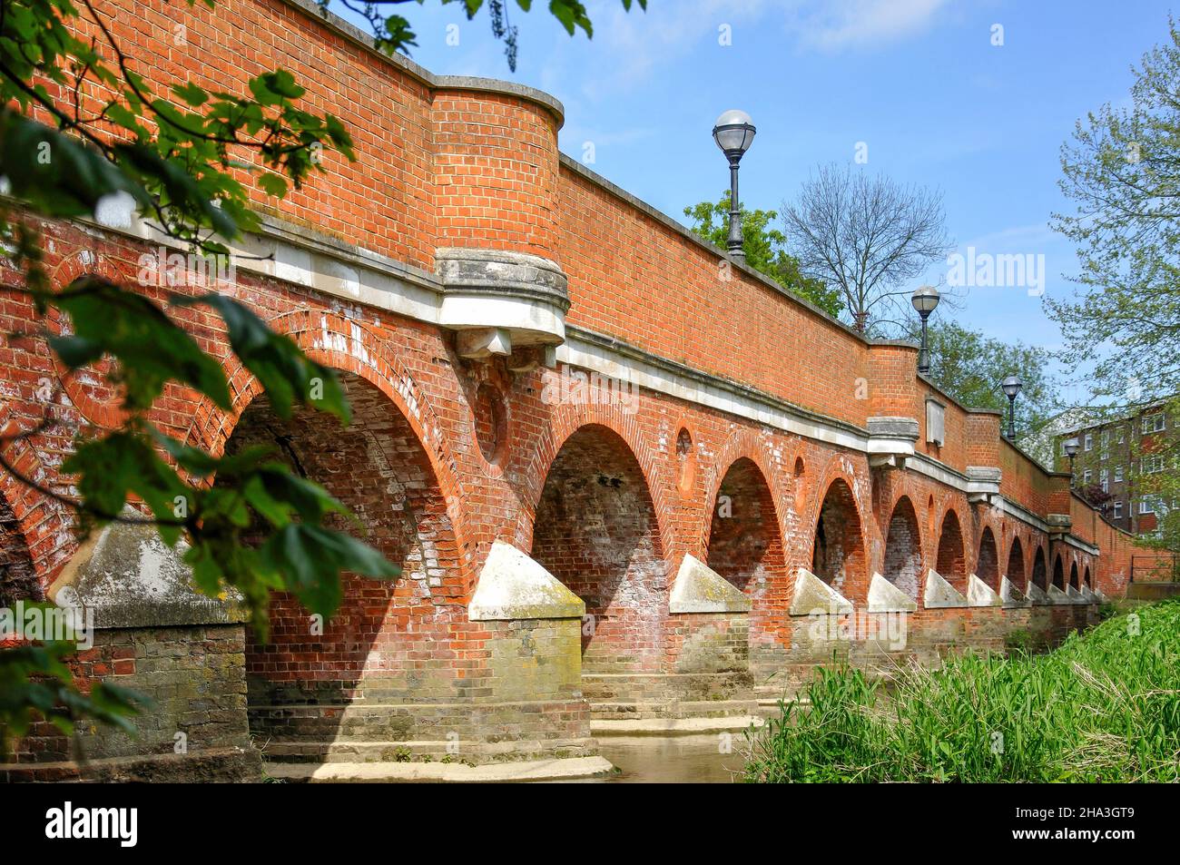 Leatherhead Bridge over River Mole, Leatherhead, Surrey, England ...