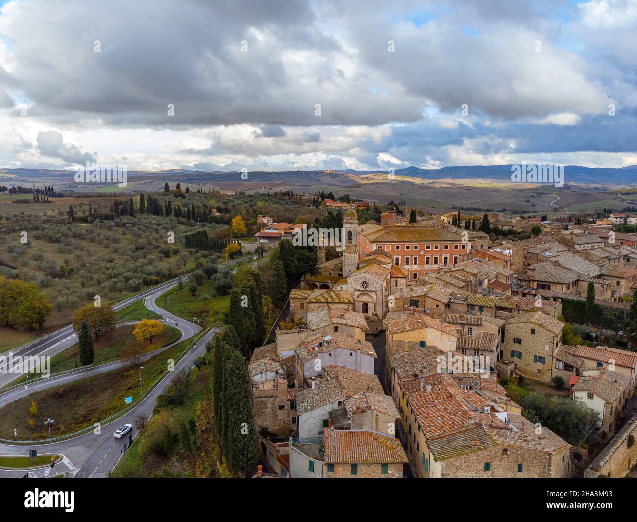 Village san quirico orcia in hi-res stock photography and images - Alamy