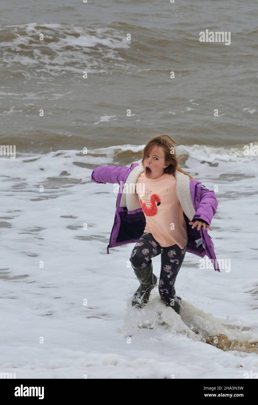 Girl getting wet hi-res stock photography and images - Alamy