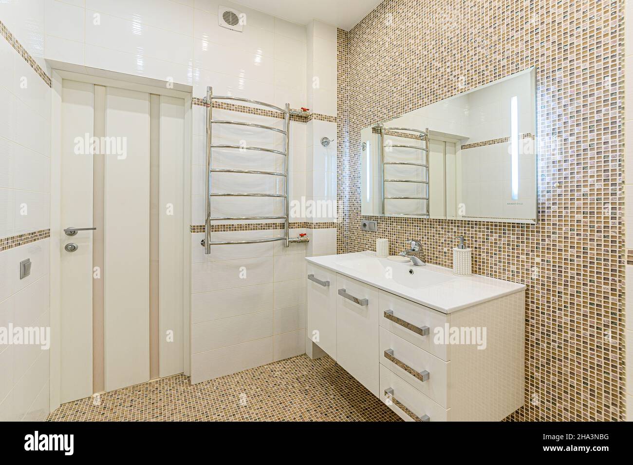 Russia, Moscow- May 08, 2020: interior room modern bathroom, sink ...