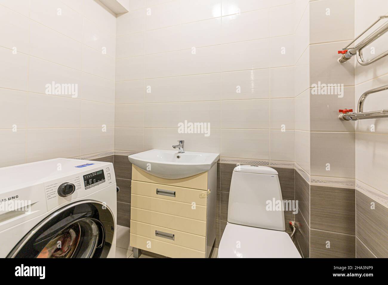 Russia, Moscow- May 08, 2020: interior room modern bathroom, sink ...