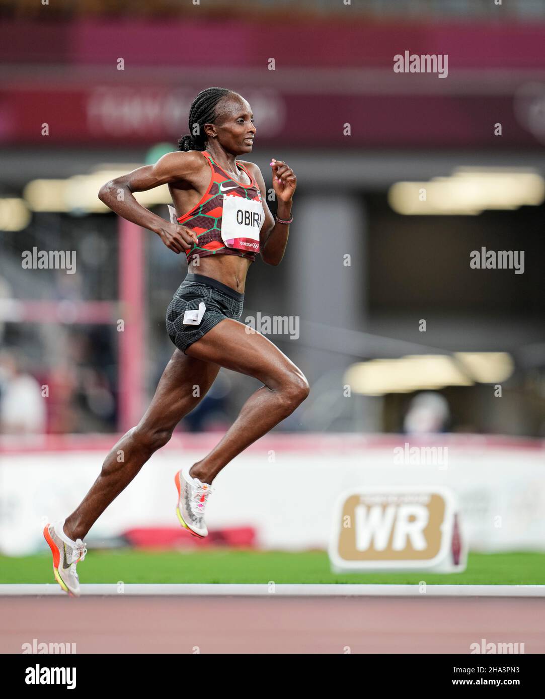 Hellen Obiri competing in the 10,000 meters of the 2020 Tokyo Olympics ...