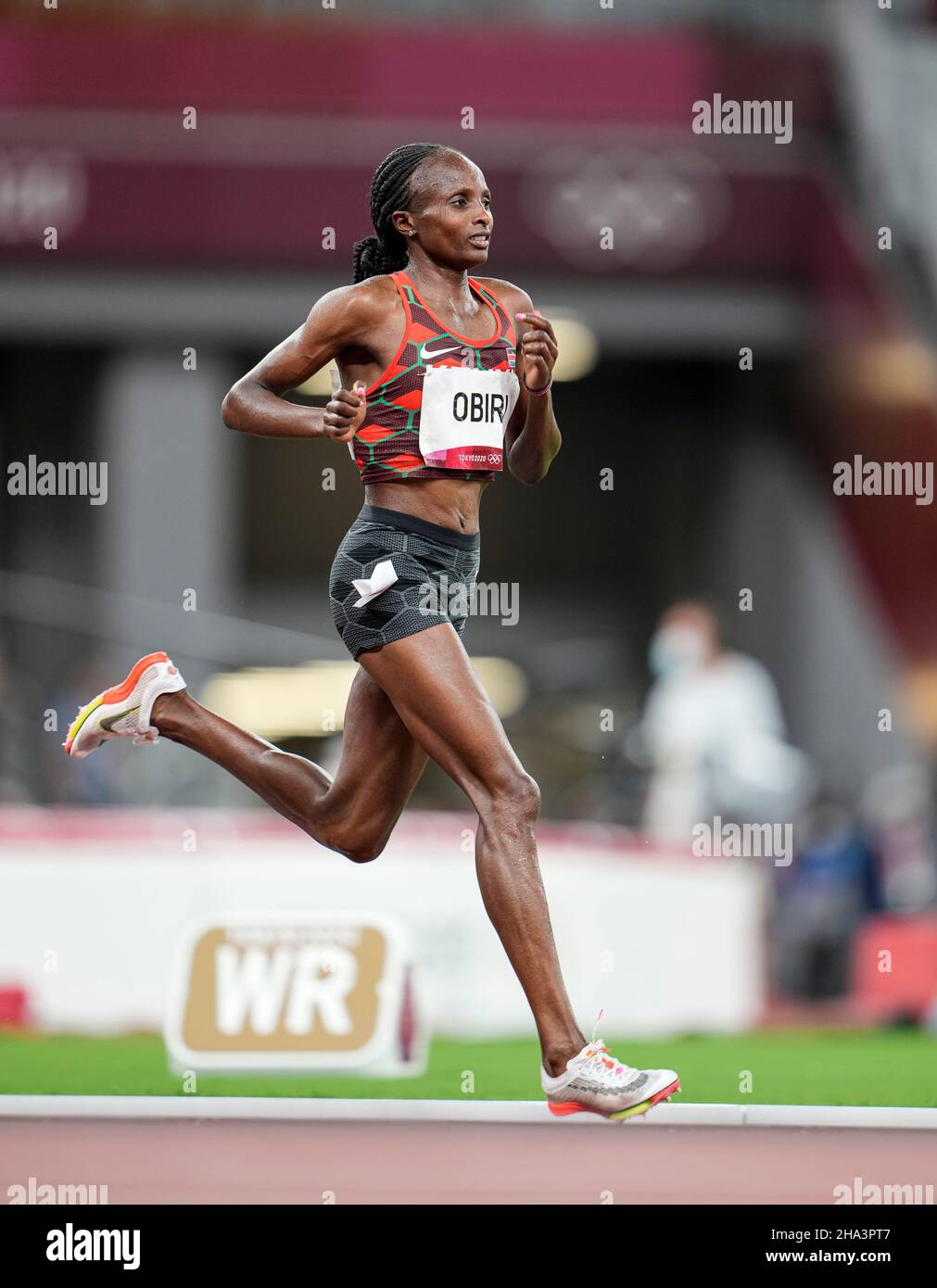 Hellen Obiri competing in the 10,000 meters of the 2020 Tokyo Olympics ...